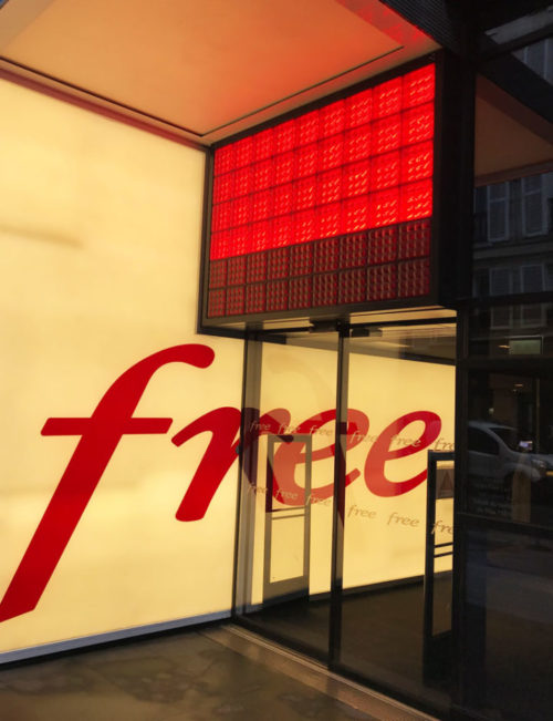 最新版 フランス最強 sim Free mobile フリーモバイル 設定 契約 完全ガイド | タビパリラックス