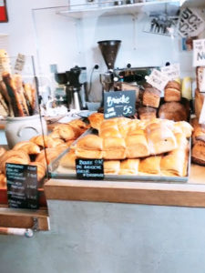 MAMICHE Paris The 9th arrondissement of Paris, a hot bakery by two ...